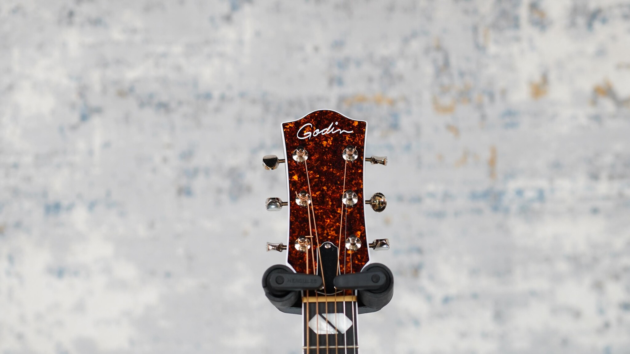 Godin Metropolis Natural Cedar AR EQ +Tric Case - Roosters Acoustics