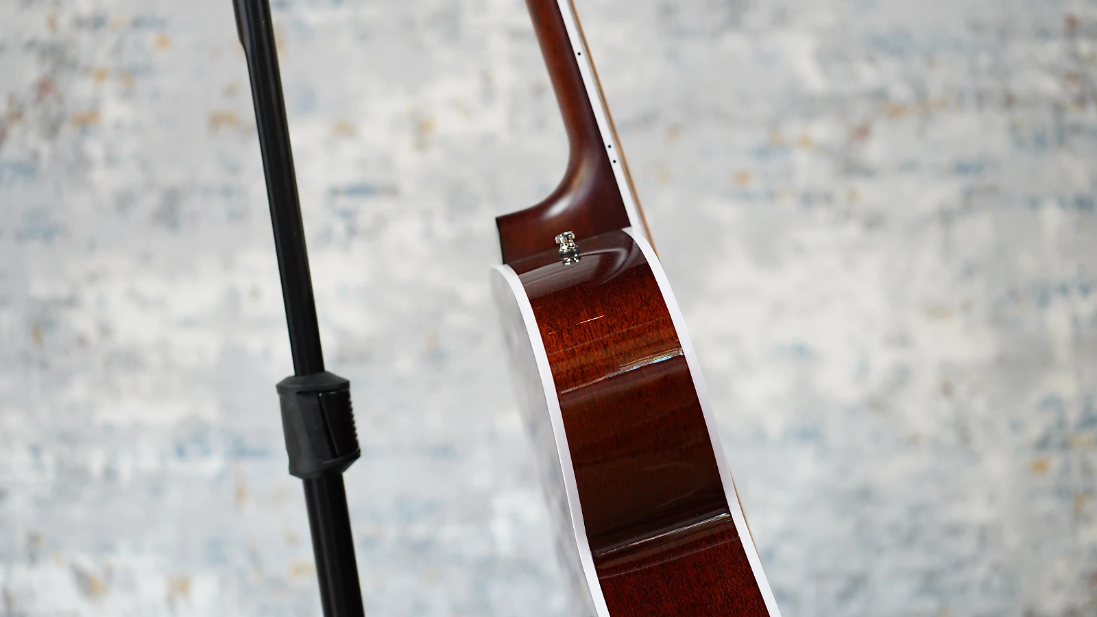 Godin Fairmount CH Natural HG EQ +Tric Case - Roosters Acoustics