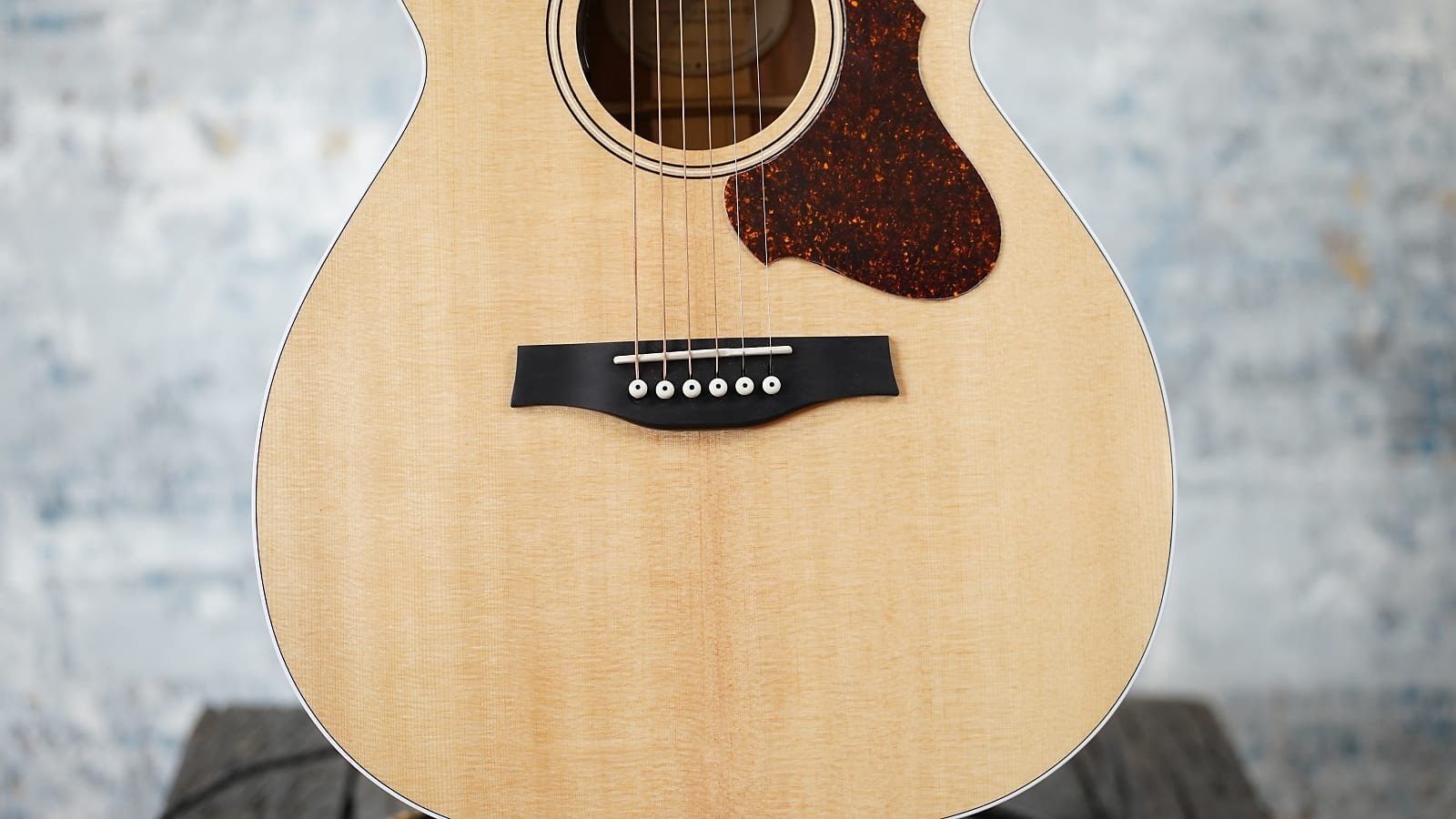 Godin Fairmount CH Natural HG EQ +Tric Case - Roosters Acoustics