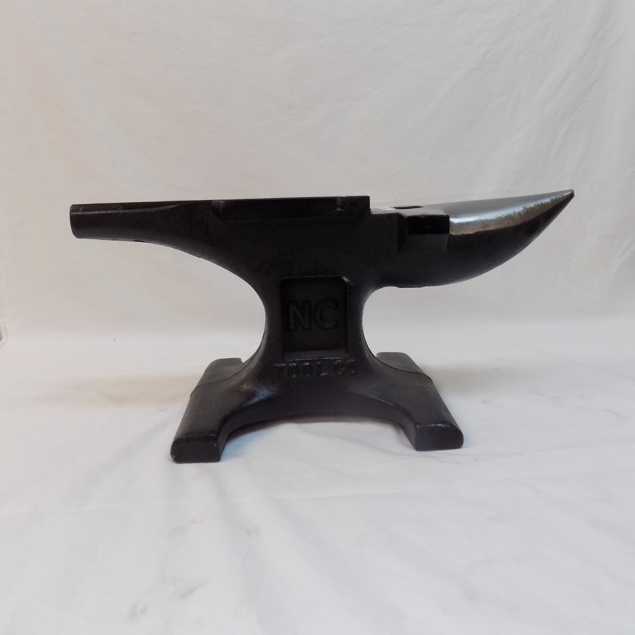 NC NC Big Face Anvil, with slot - Farriers Depot
