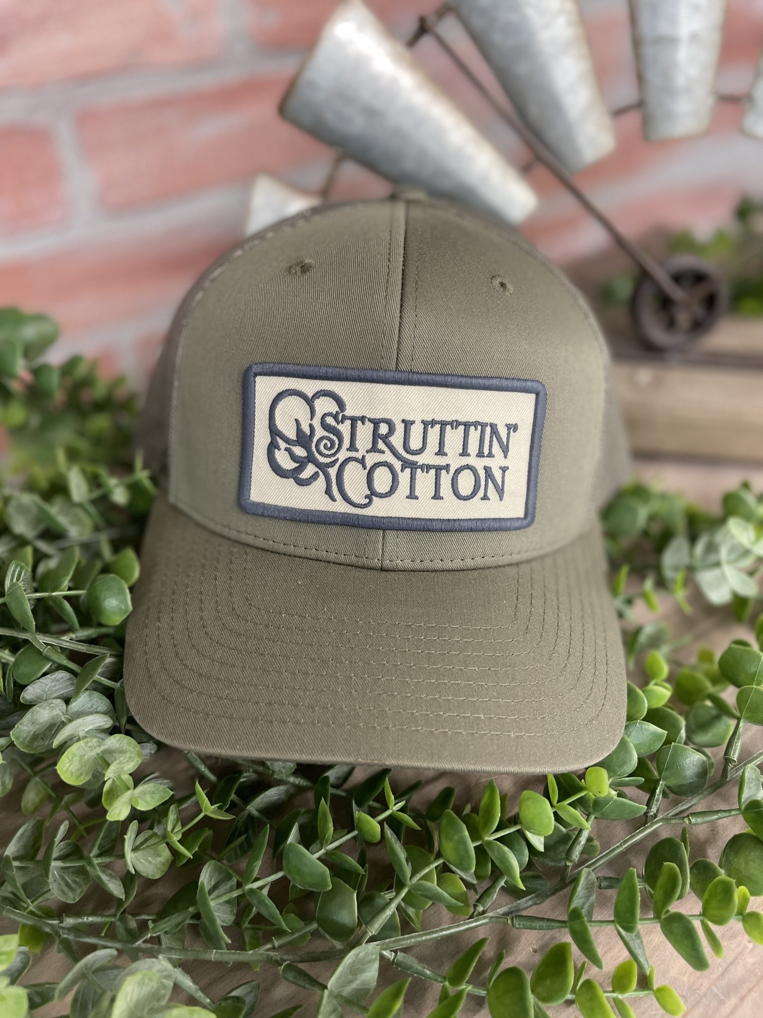 Struttin' Cotton Cotton Boll Snapback Hat - EZN Storage