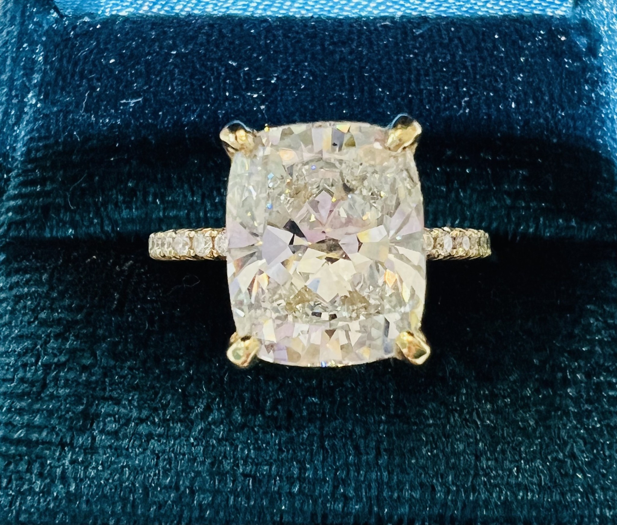14kY 3.9ct Elongated Cushion Cut Lab Grown Diamond with .20ctw Diamonds ...