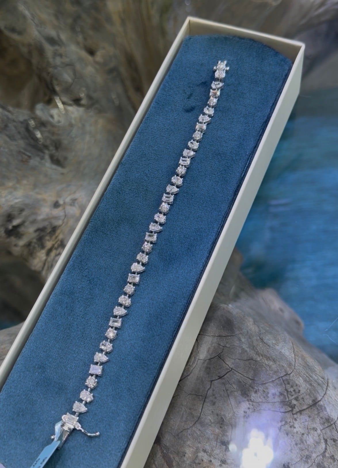 14k White Gold 8.5ctw LabGrown Diamond Tennis Bracelet with Emerald ...