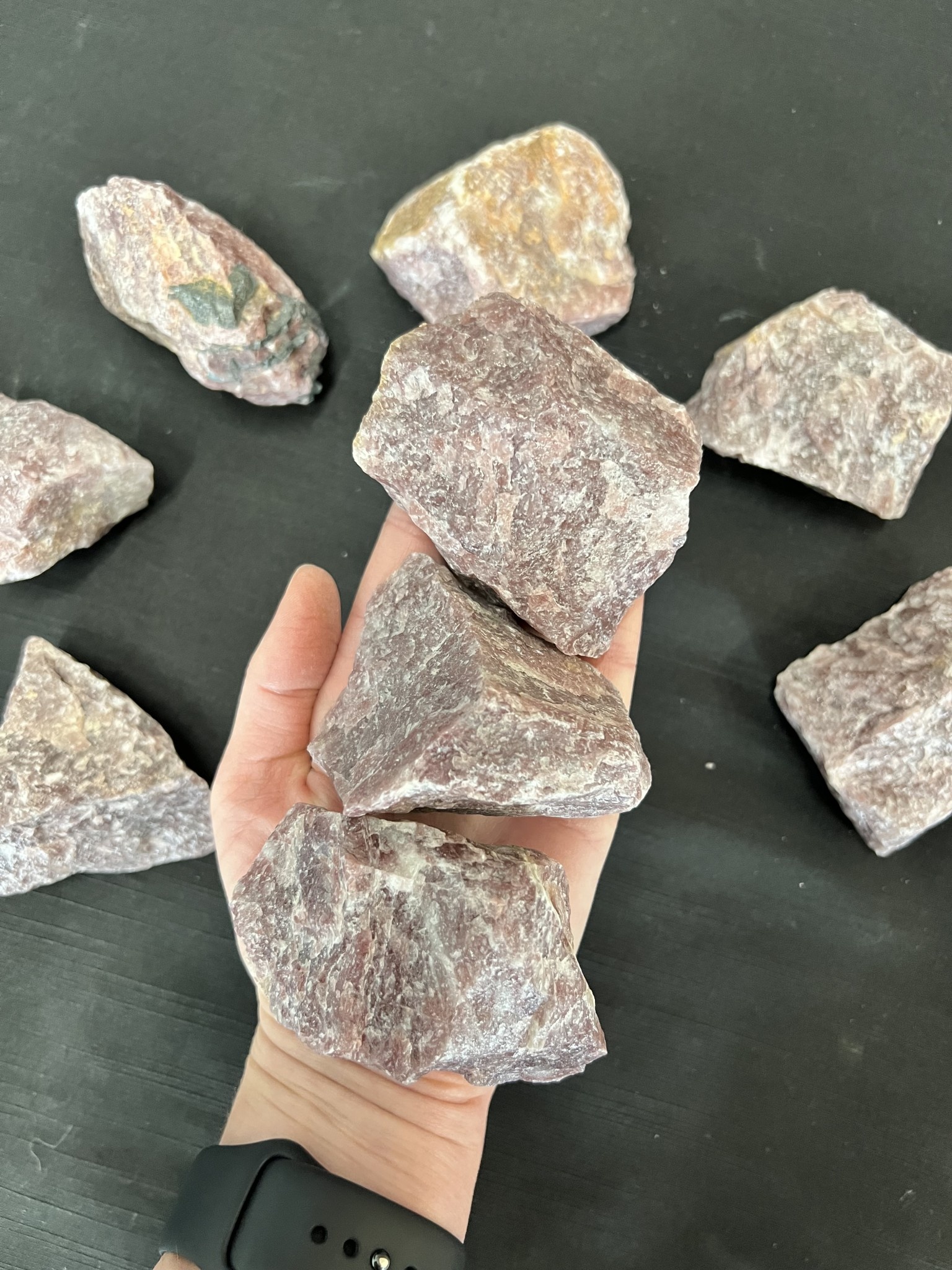 Rough Strawberry Quartz Size 3 [200-299gr] - The Raw Rock Shop Inc.