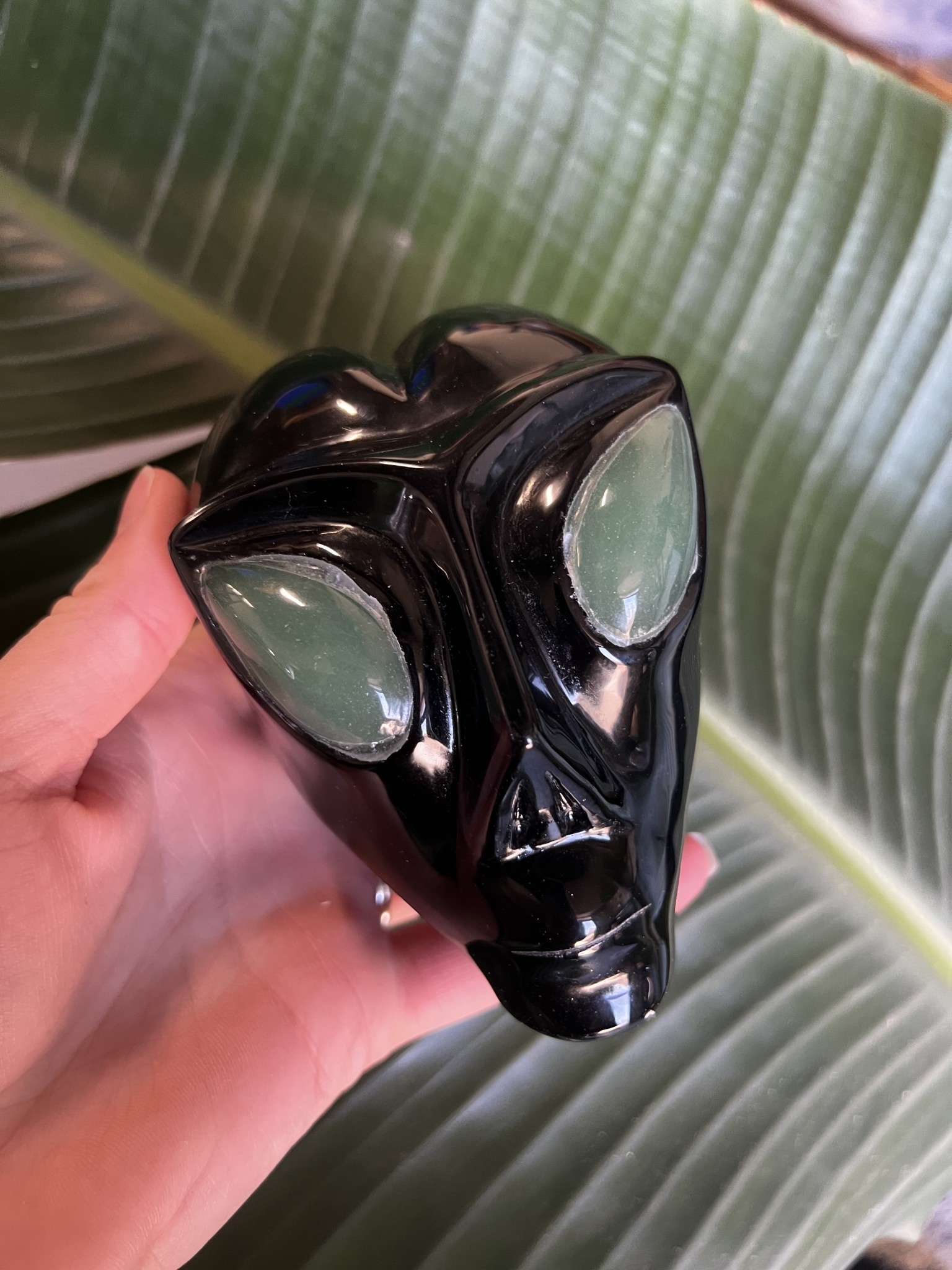 Large Black Obsidian Alien Skull #3, 918gr - The Raw Rock Shop Inc.
