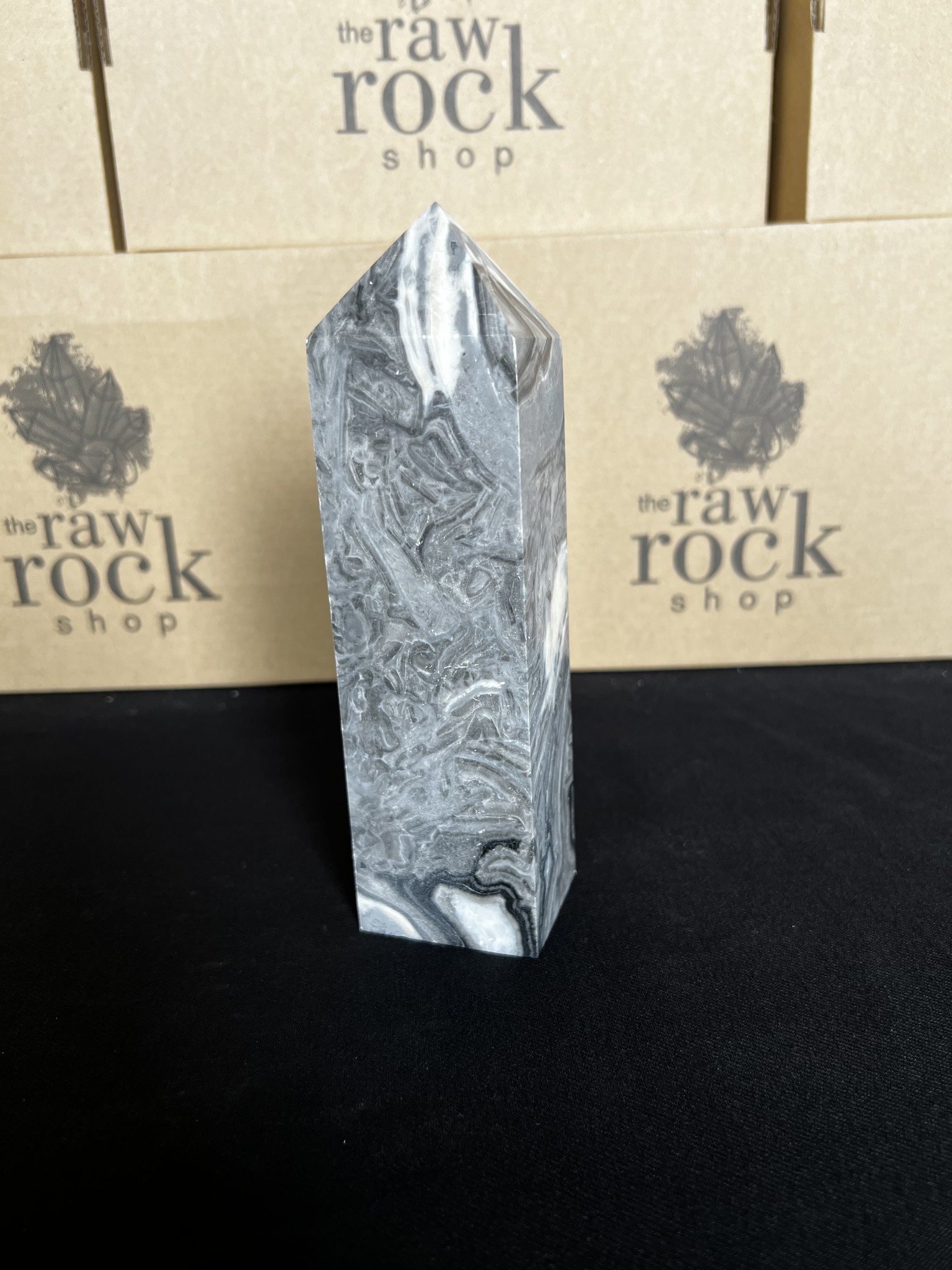 Shell Jasper Tower #55, 930gr - The Raw Rock Shop Inc.