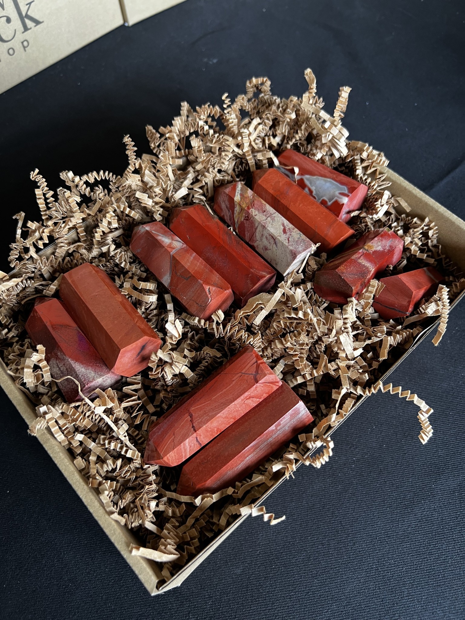 Red Jasper Quartz Points 1KG bulk lot - The Raw Rock Shop Inc.