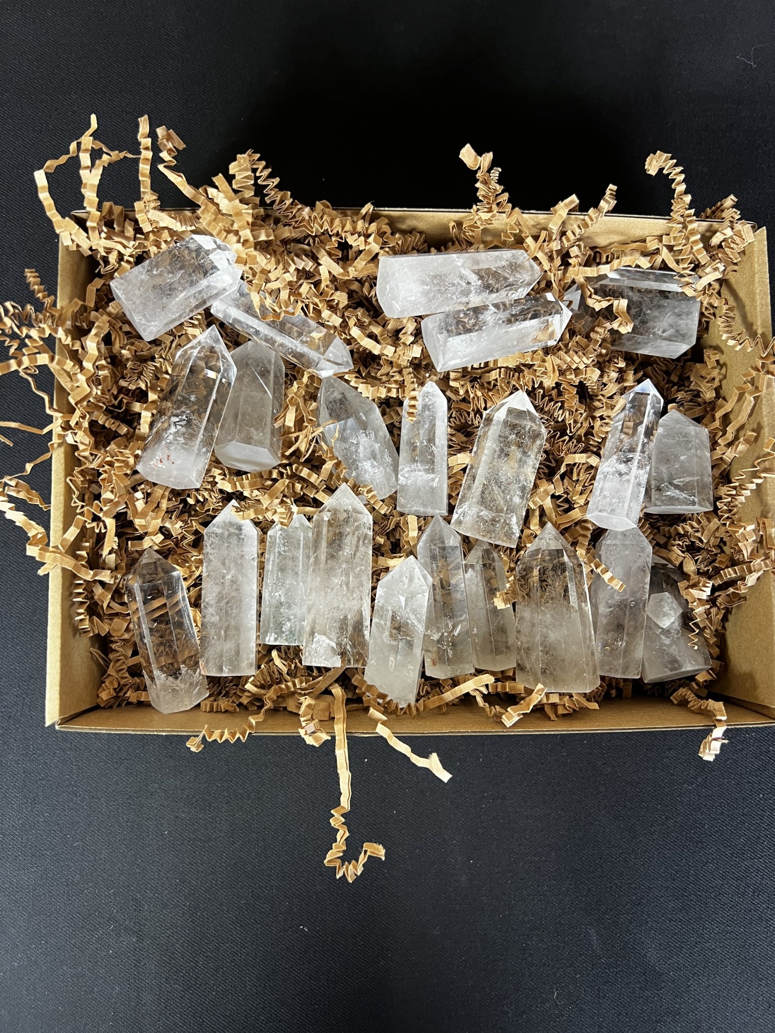 Clear Quartz Points 1KG bulk lot - The Raw Rock Shop Inc.