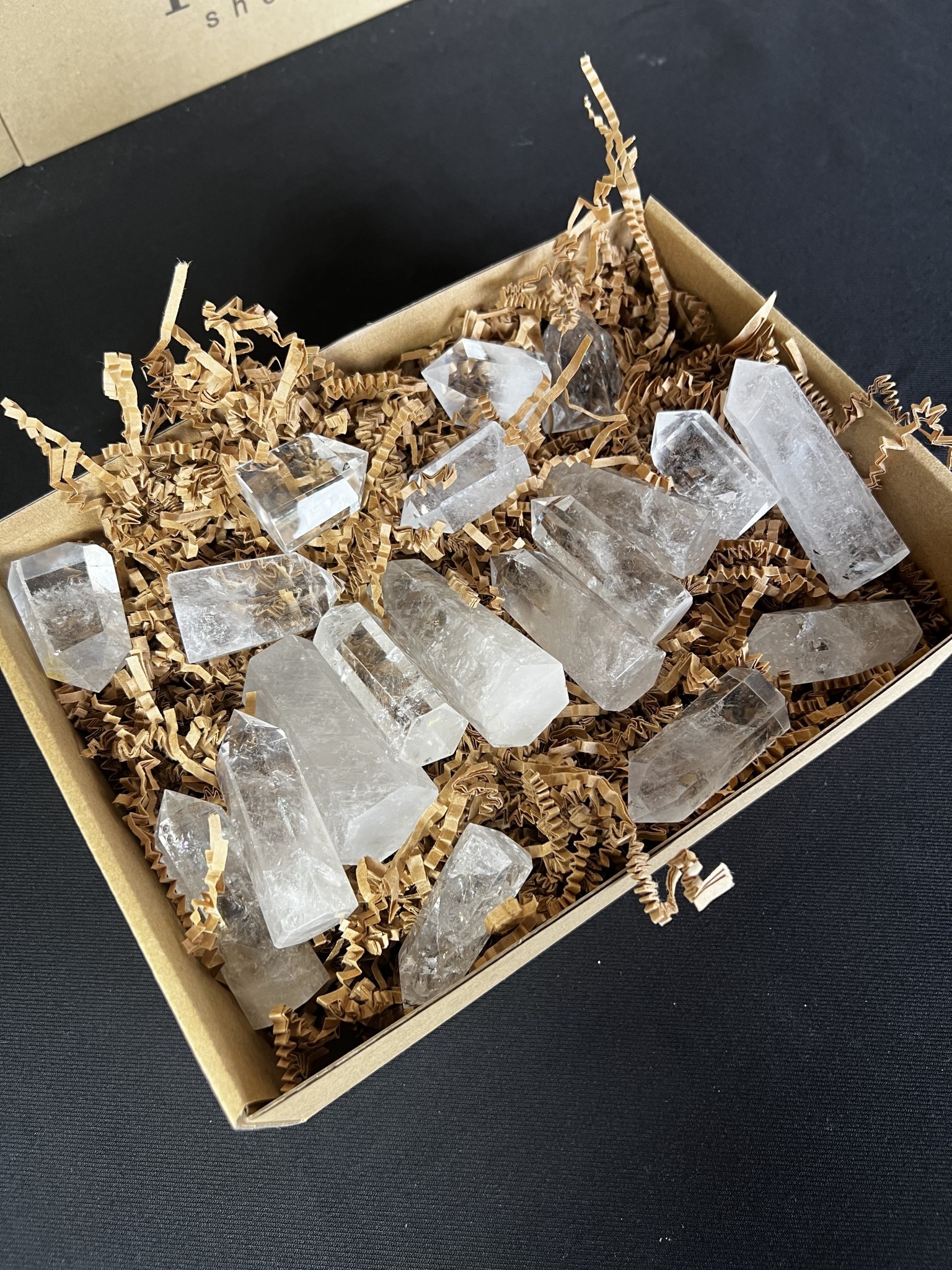 Clear Quartz Points 1KG bulk lot - The Raw Rock Shop Inc.