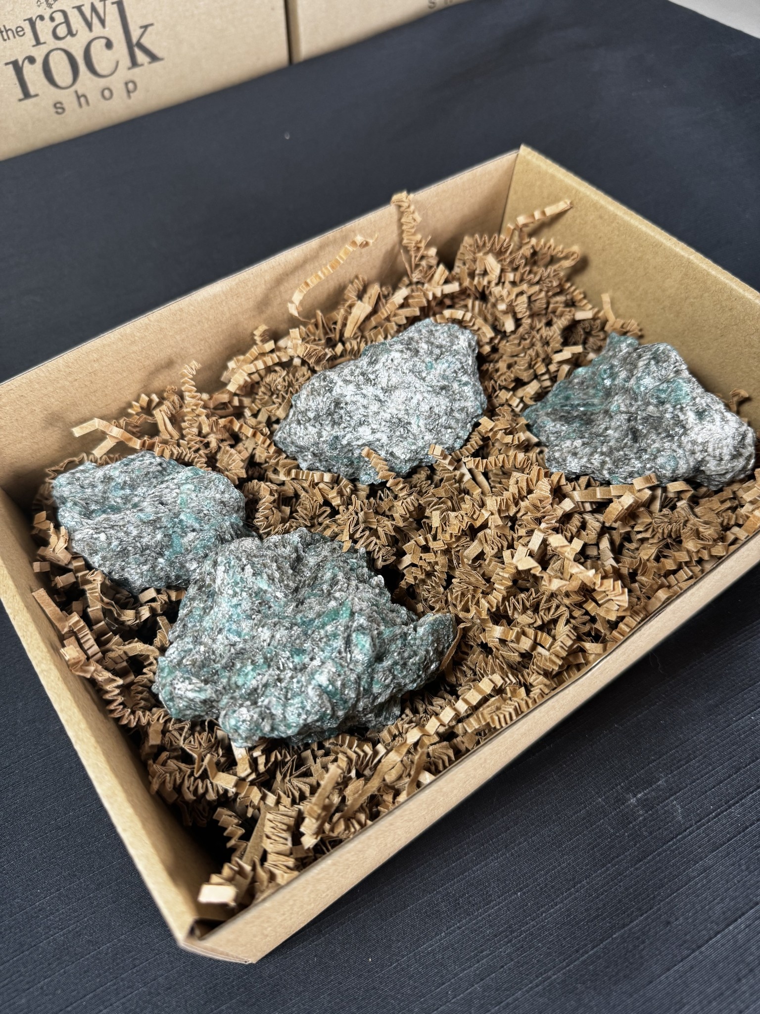 Emerald in Matrix Specimen 1KG bulk lot - The Raw Rock Shop Inc.