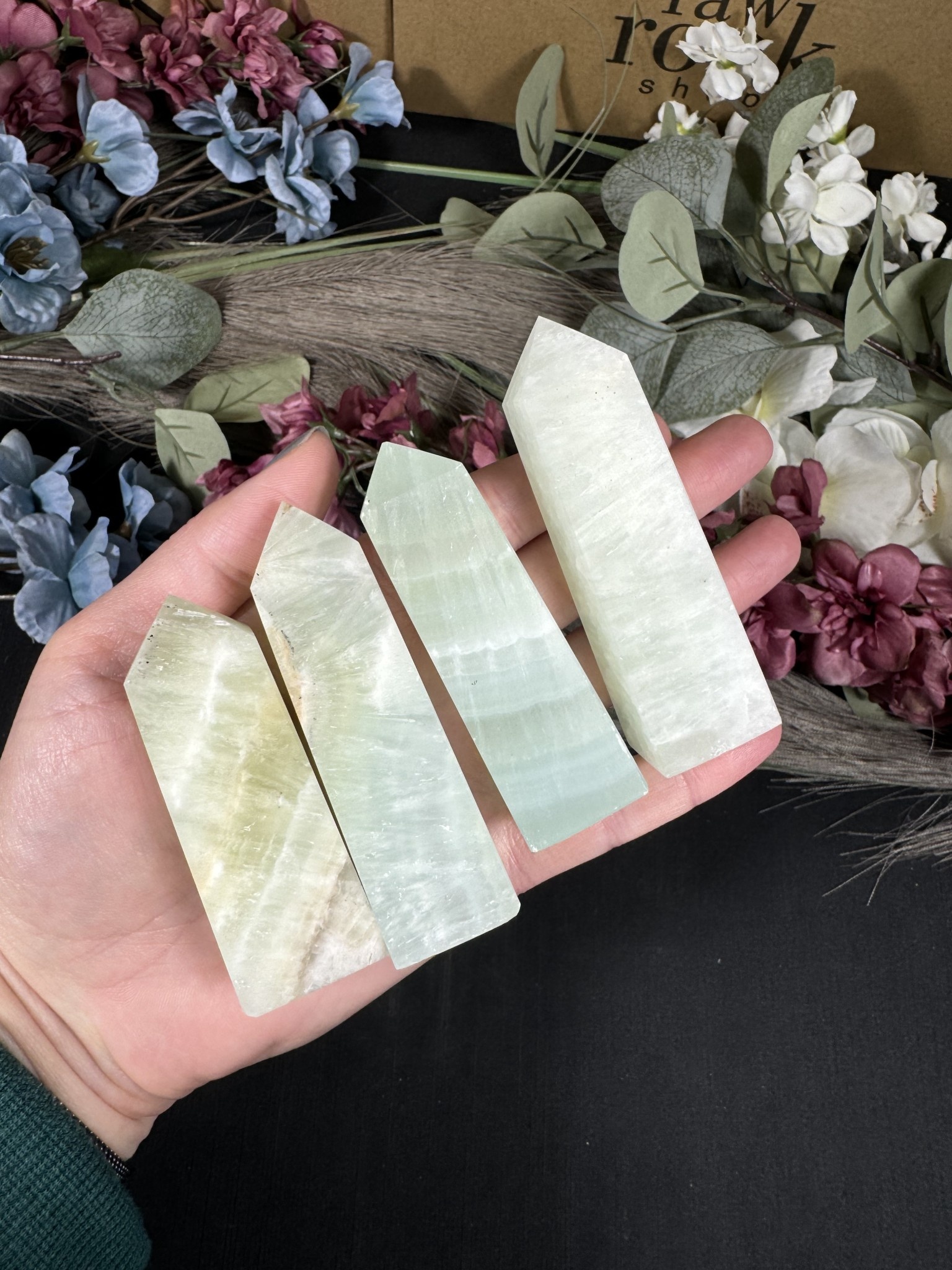 Pistachio Calcite Point, Size Large [75-99gr] - The Raw Rock Shop Inc.