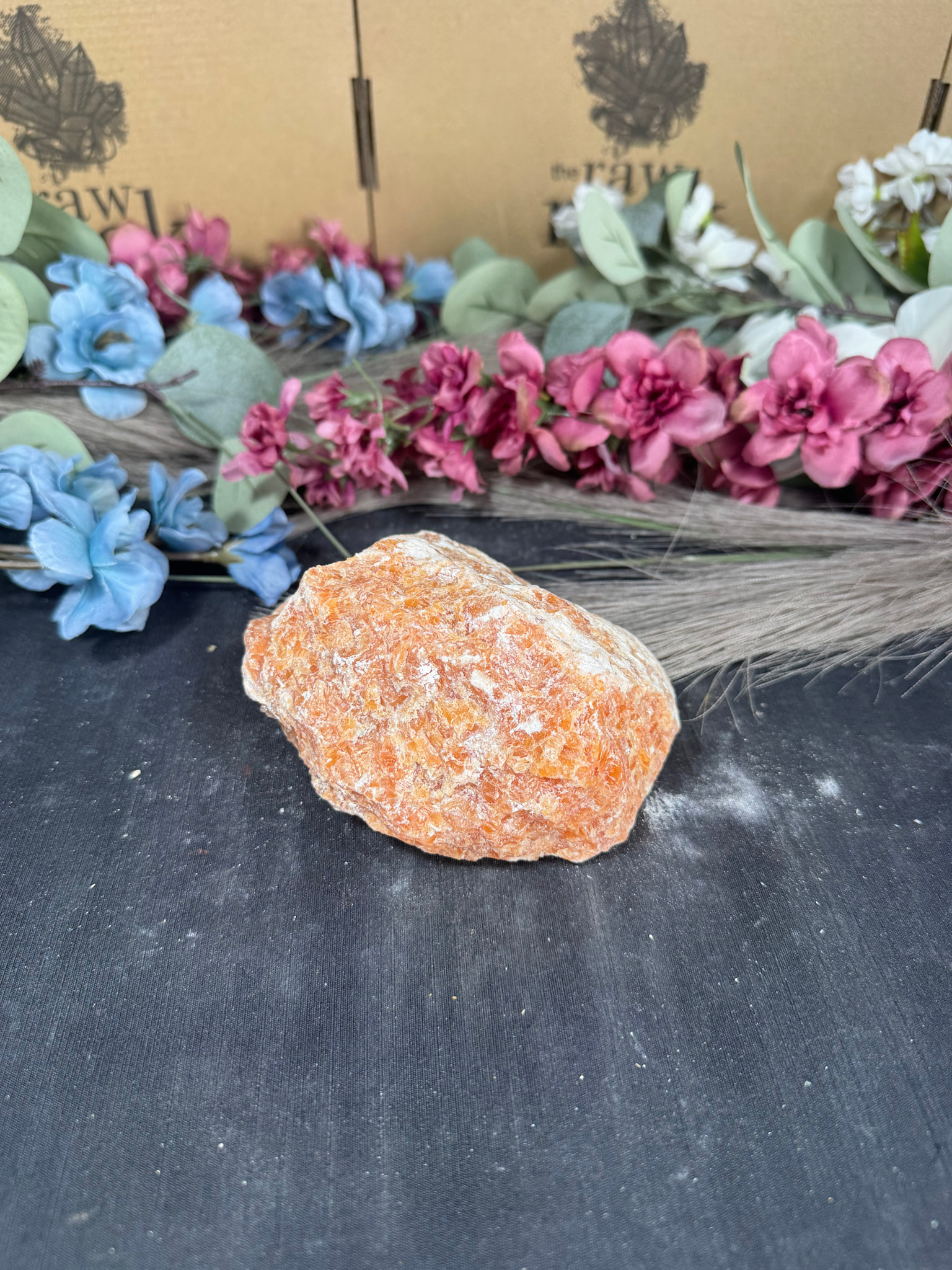 Rough Orchid Calcite #2, 820gr - The Raw Rock Shop Inc.