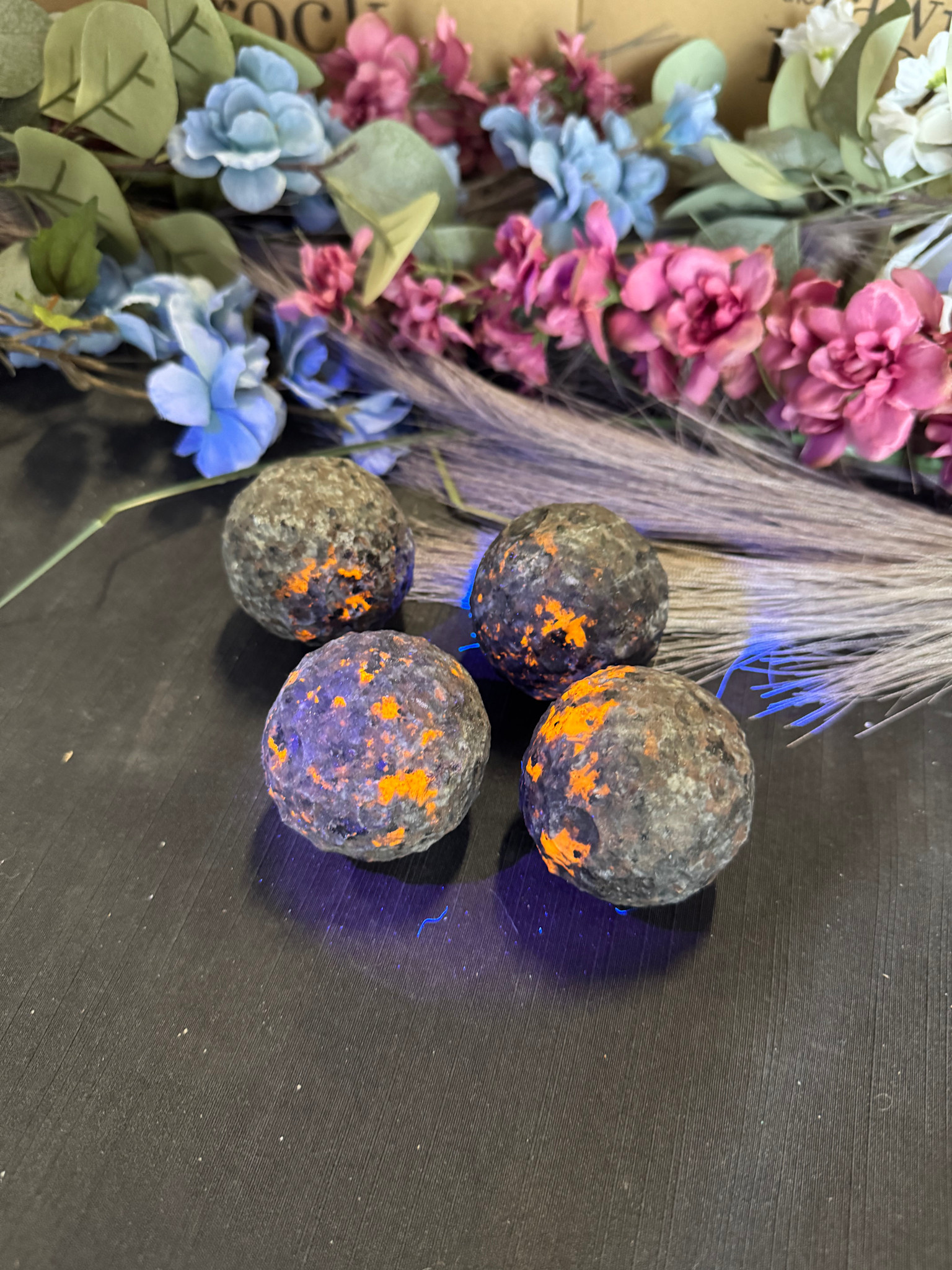 Mini Yooperlite Moon Sphere, 5cm - The Raw Rock Shop Inc.