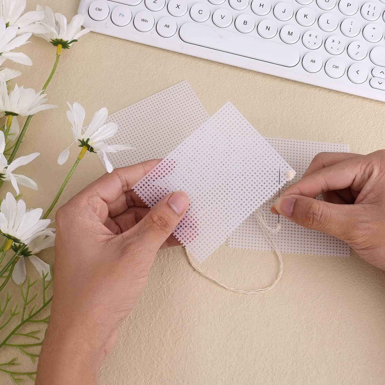 10 Count Plastic Mesh for Embroidery - Espace Tricot