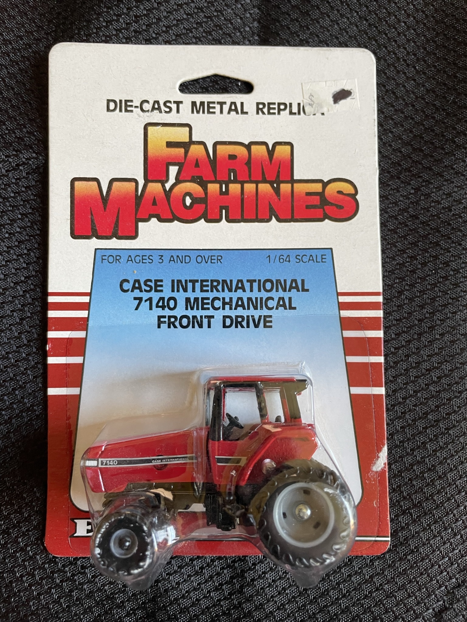 CaseIH 1/64 CaseIH Magnum 7140 MWFD Red/White package - SNS Farm Toys