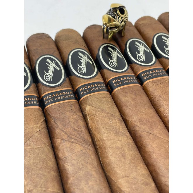Davidoff Nicaragua Box-Pressed Robusto 48 X 5 - Cigar Spartan