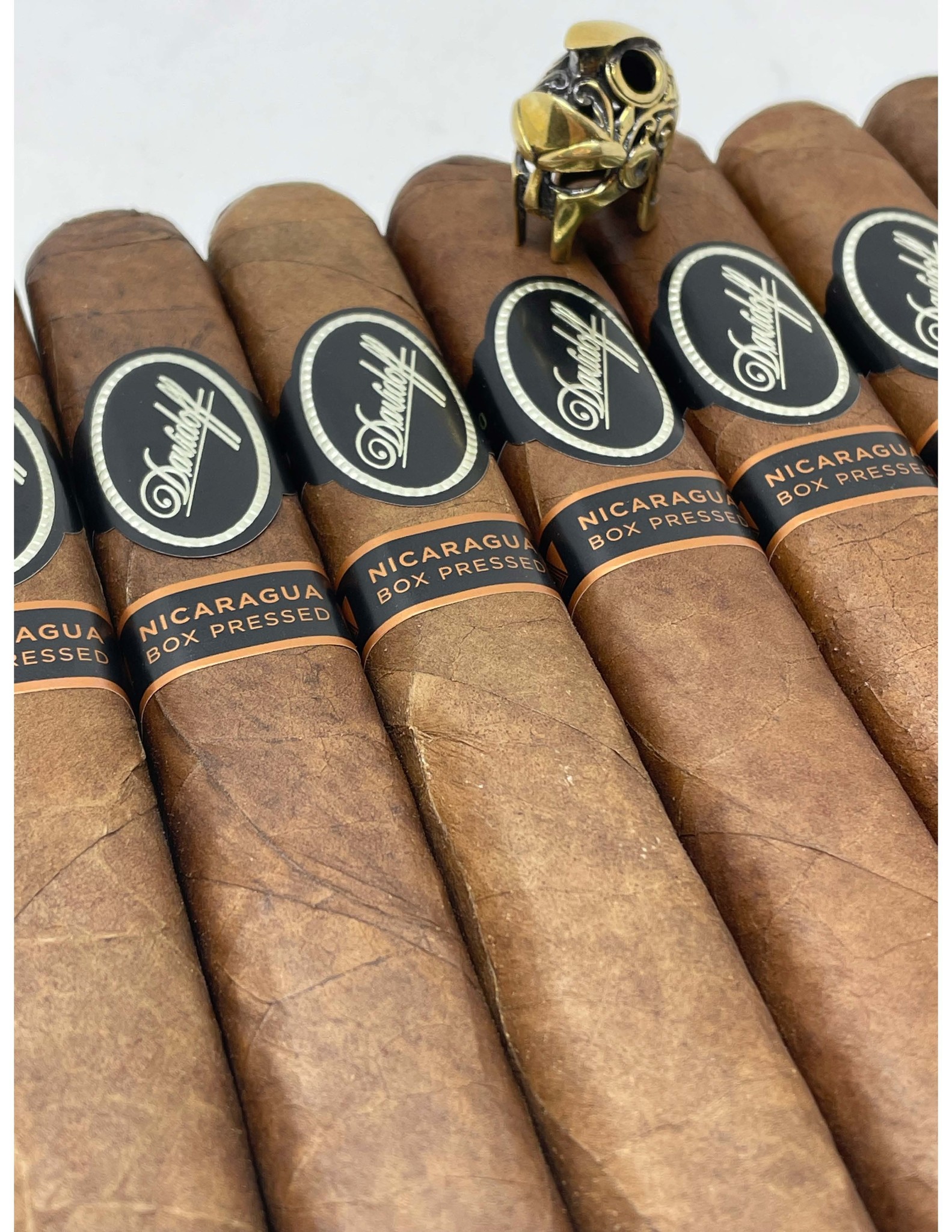 Davidoff Nicaragua Box-Pressed Robusto 48 X 5 - Cigar Spartan