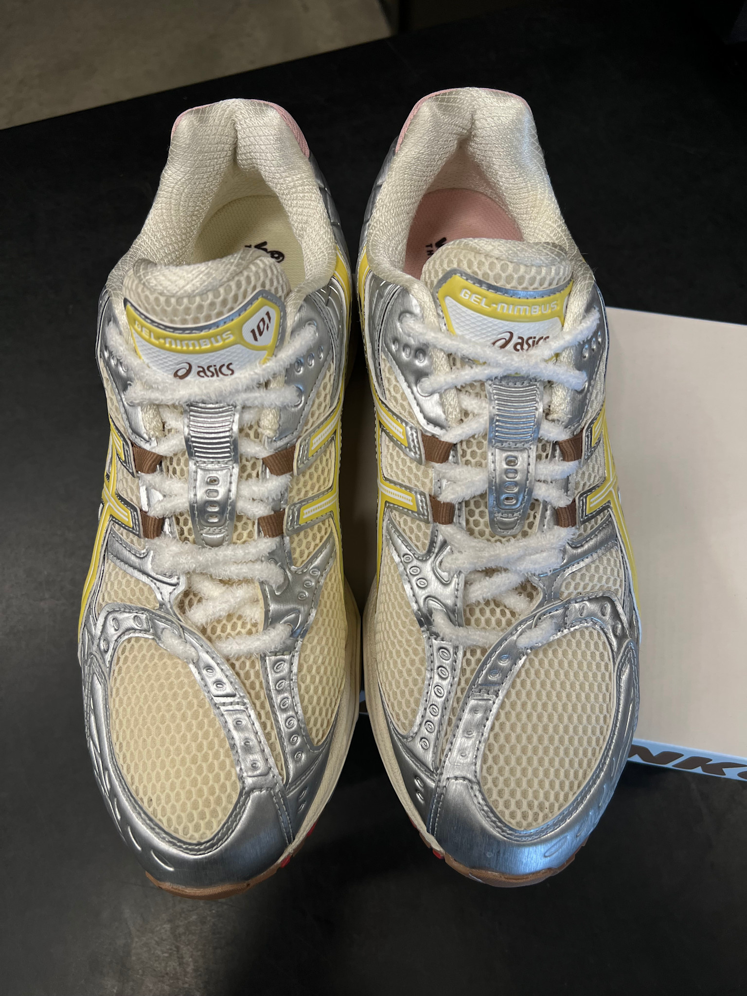 ASICS ASICS Gel-Nimbus 10.1 Vandy The Pink x atmos Banana Split Banana ...