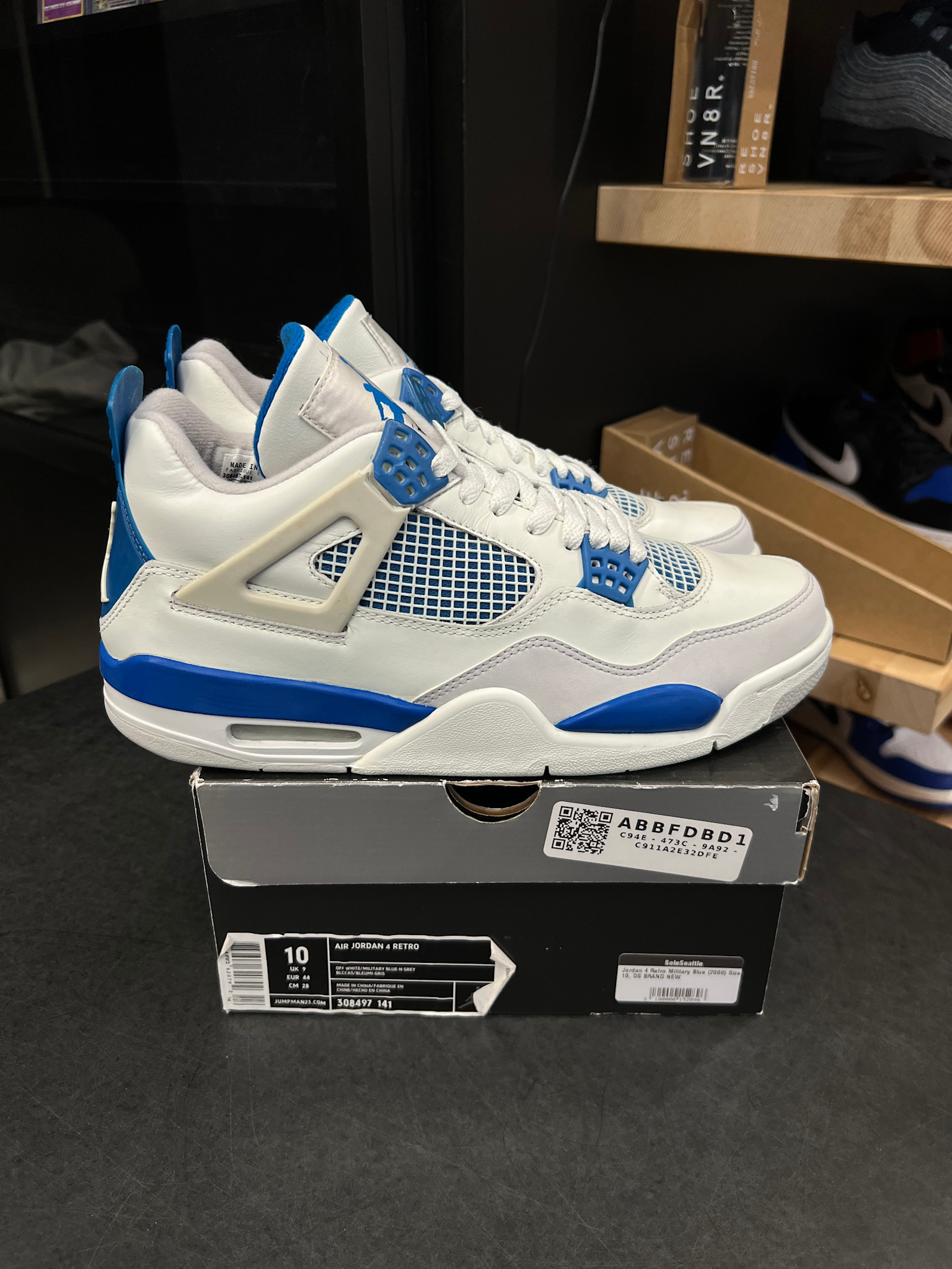 Jordan 4 Retro Military Blue (2006) Size 10, PREOWNED PADS BROKEN WING ...