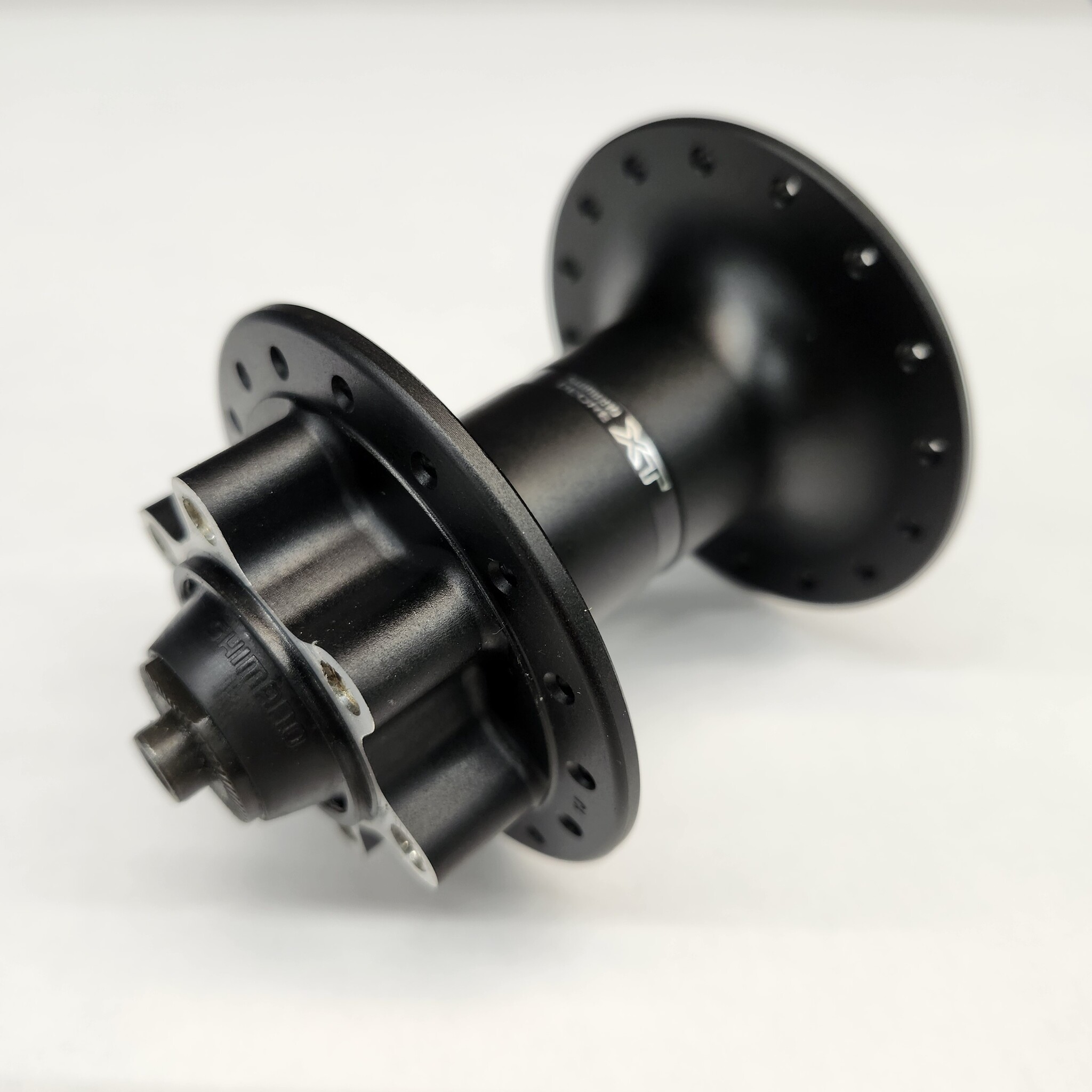 XT Front Hub, 32H 6 bolt disc QR - IHBM755BL - Rocky Cycle