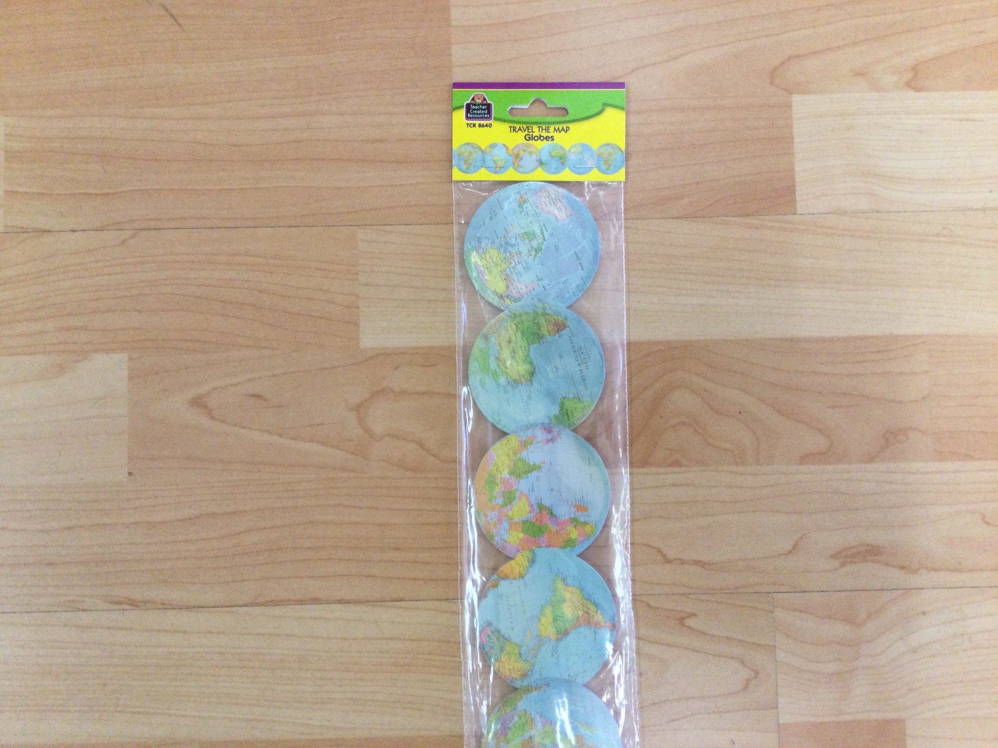 Travel the Map Globes Die Cut Border - School Spot