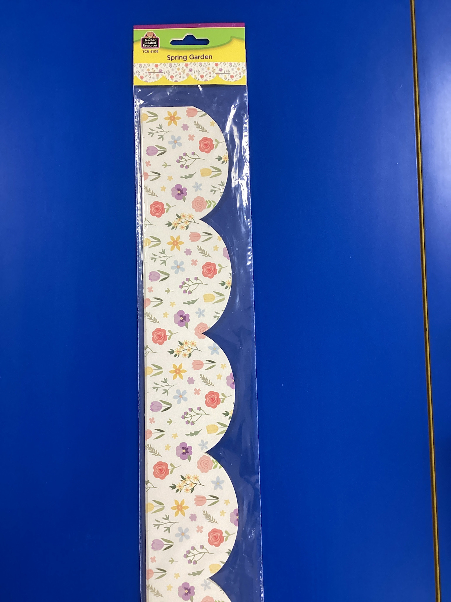 Spring Garden Floral Scalloped Border 35’ - School Spot