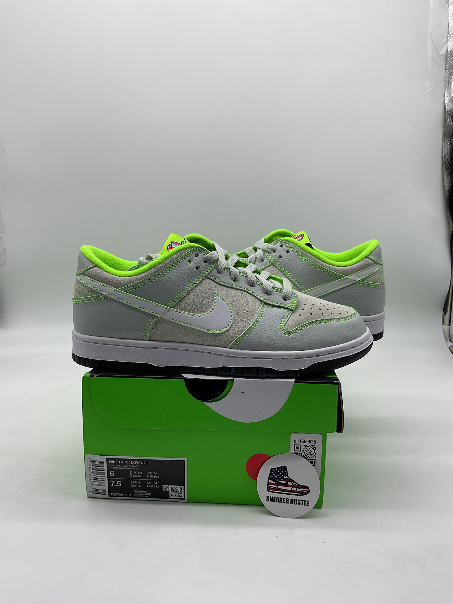 Nike Dunk Low University of Oregon PE (2023) - Sneaker Hustle