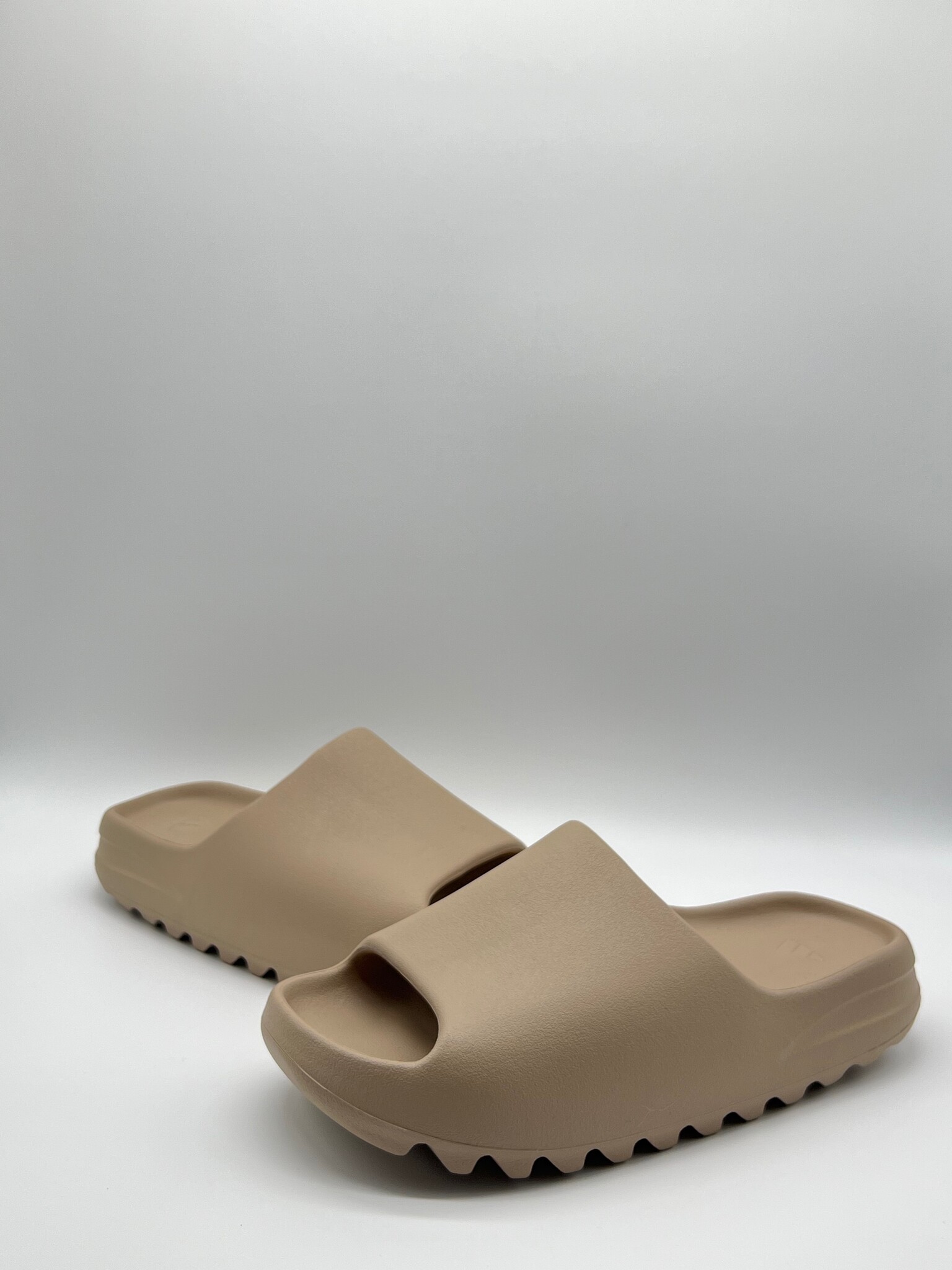 Yeezy Slide Pure "Restock" - Diverse Sole