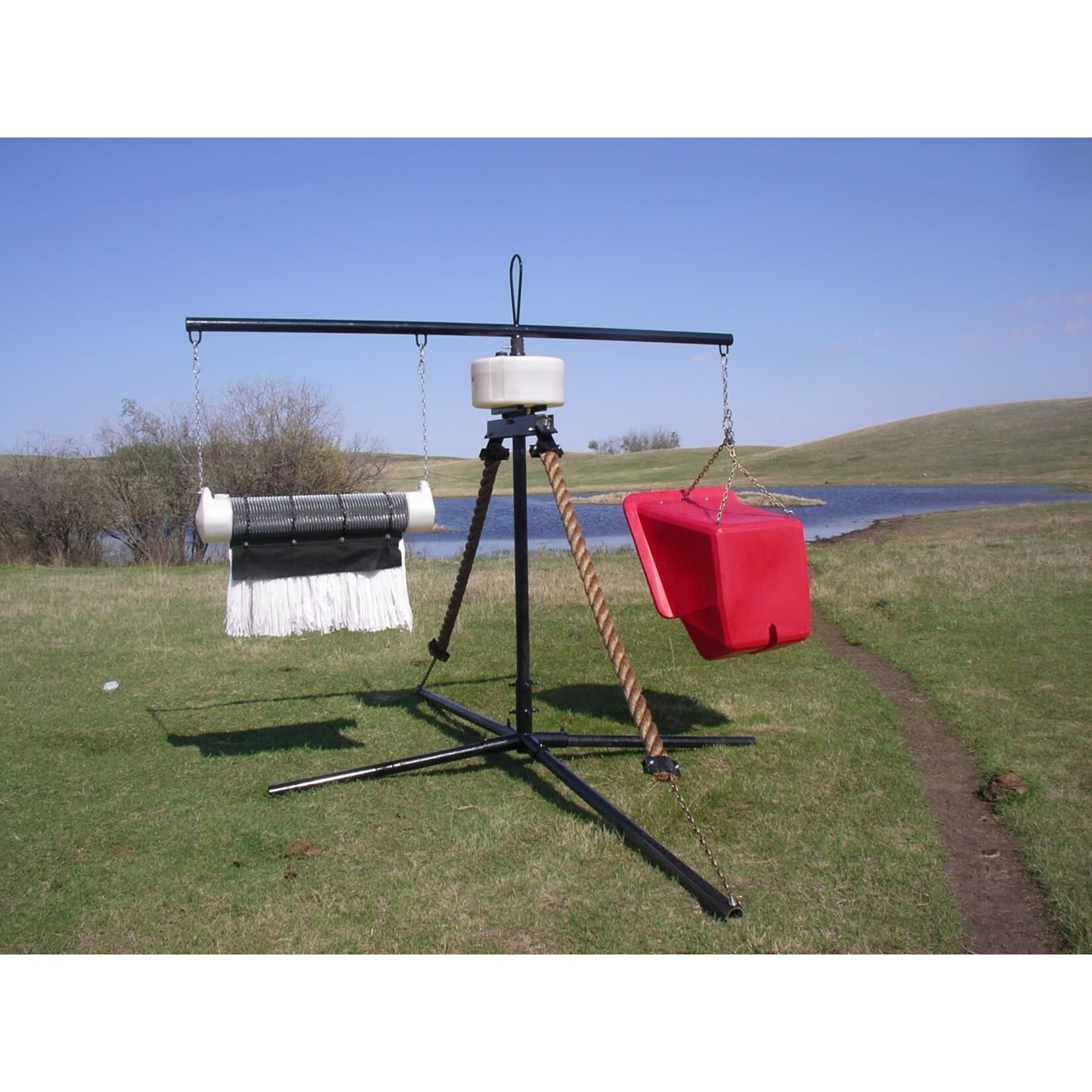 Clews Cattle Oiler - Feeder Chain Harness - Rocking Horse Industries