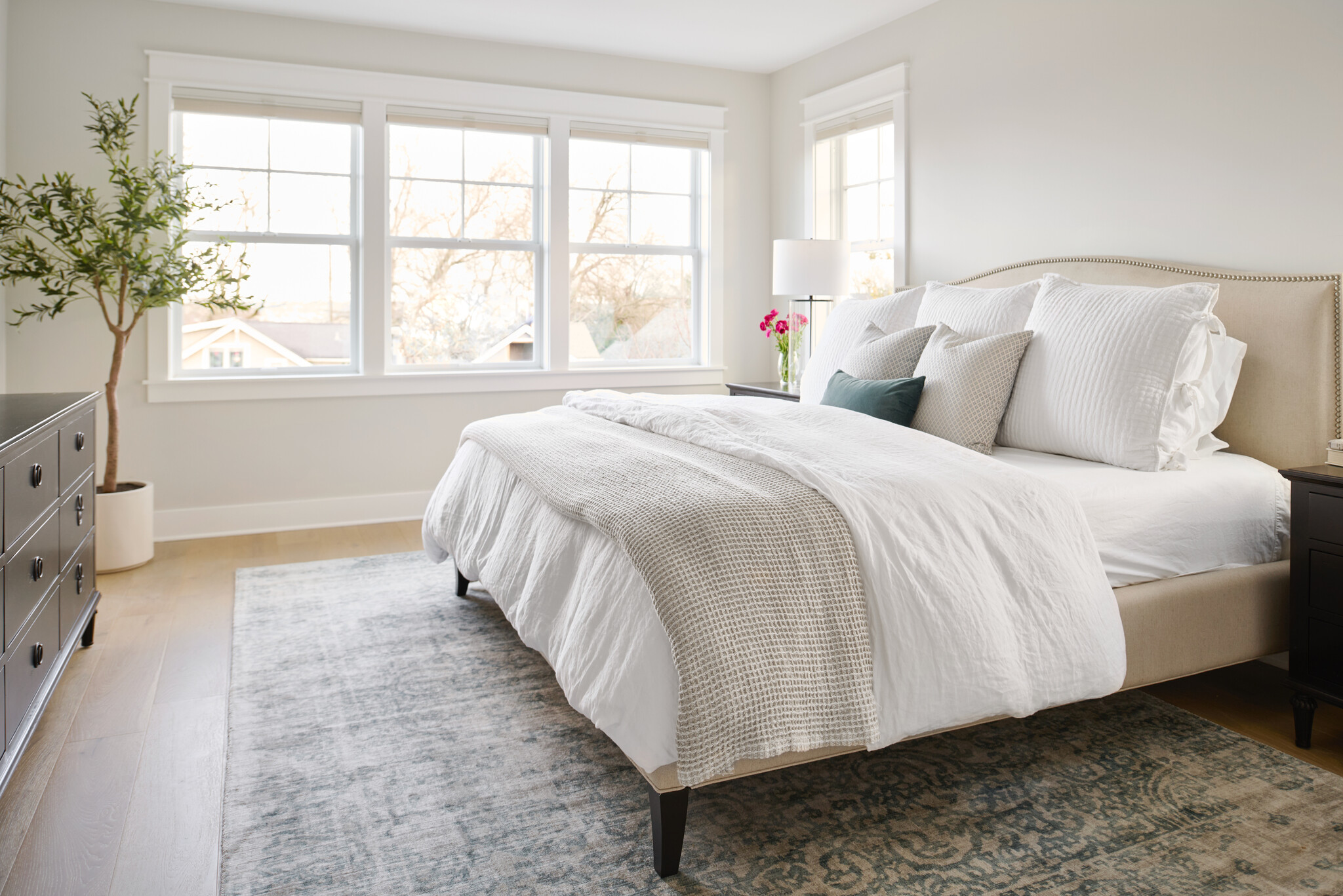 Queen Anne Primary Bedroom Design - The Phinery