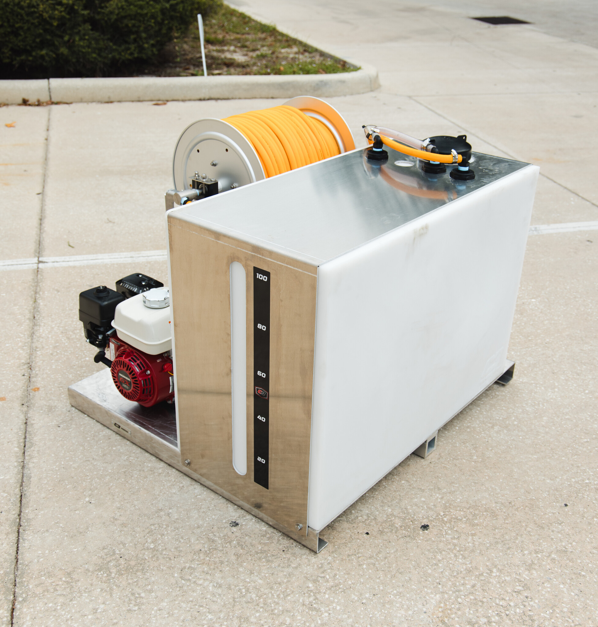 100 Gallon Pest Control Sprayer 10GPM Poly Diaphragm Pump & Manual Reel ...