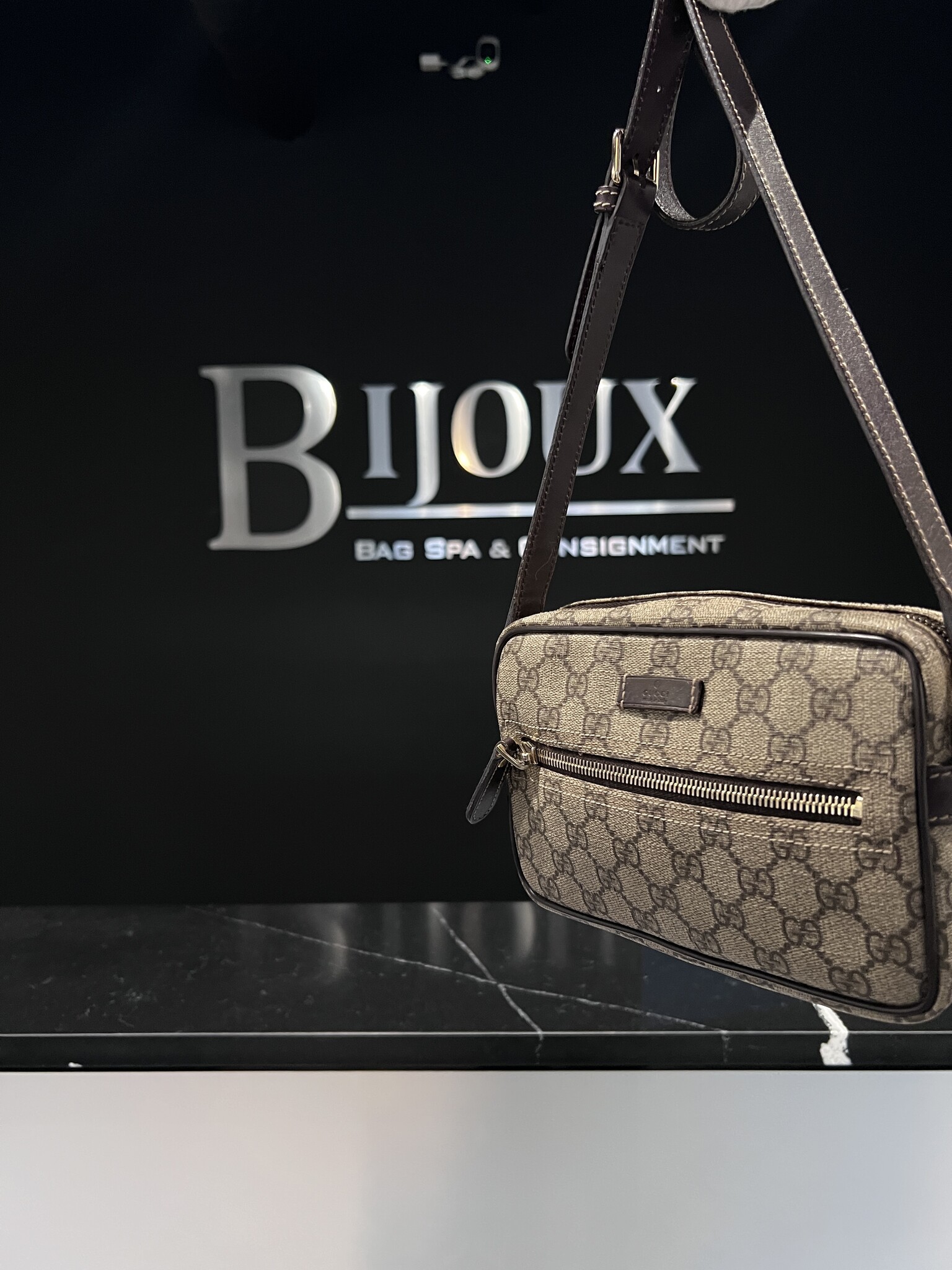 Gucci Supreme Camera Bag - Bijoux Bag Spa & Consignment