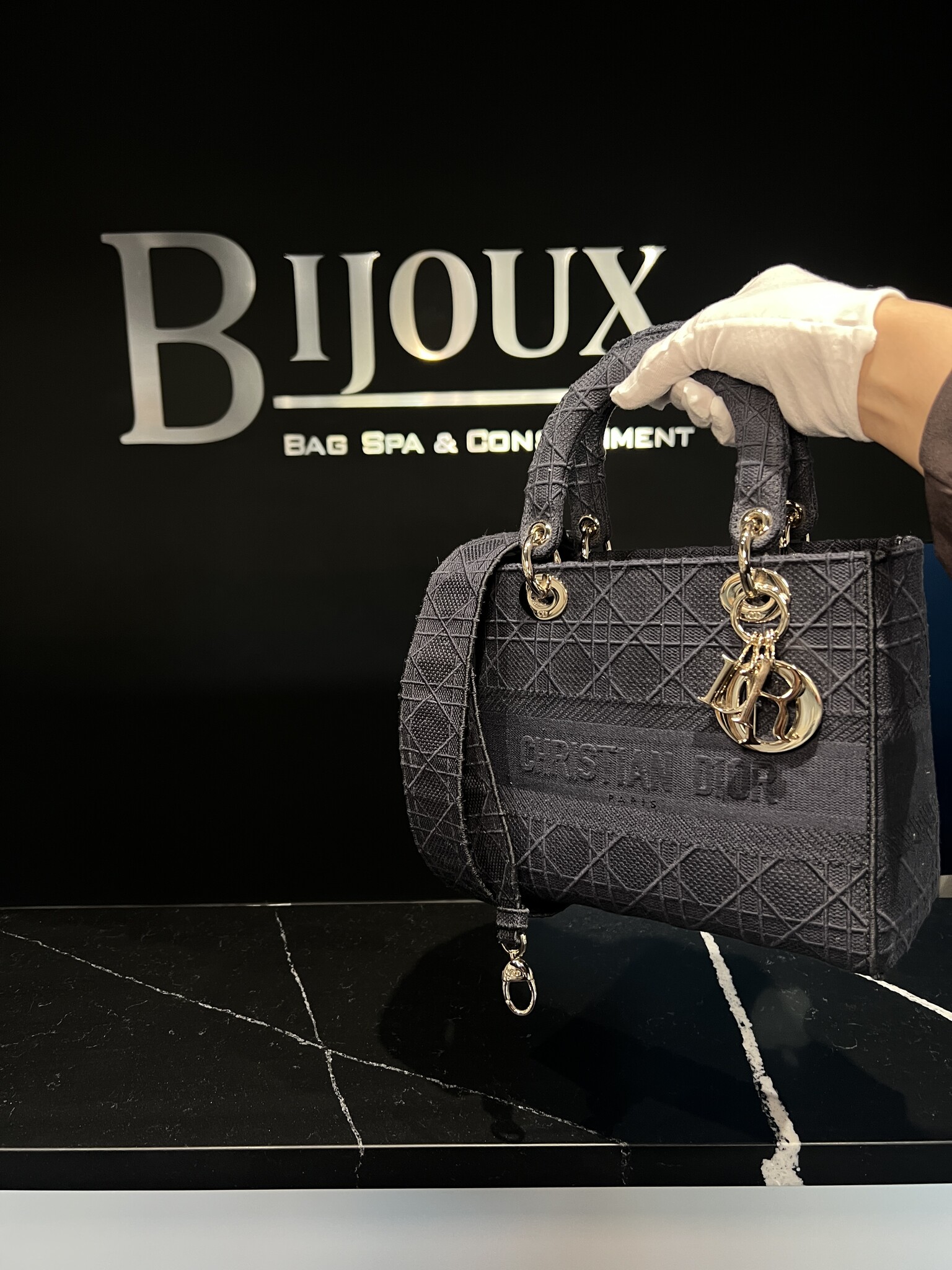 Dior D Light Medium Lady - Bijoux Bag Spa & Consignment