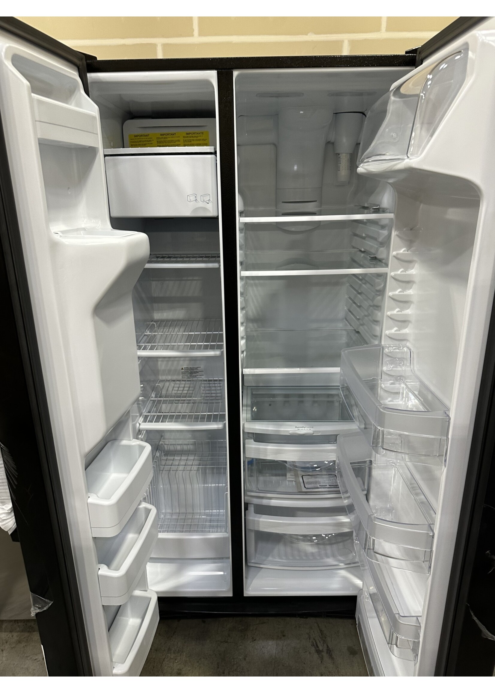 GE GE GSS25GGPBB 25.3 Cu. Ft. Side-By-Side Refrigerator - BLACK ...