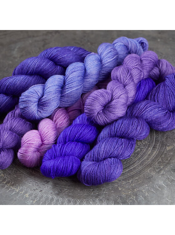 Urth Yarn - Sealed with a Kiss
