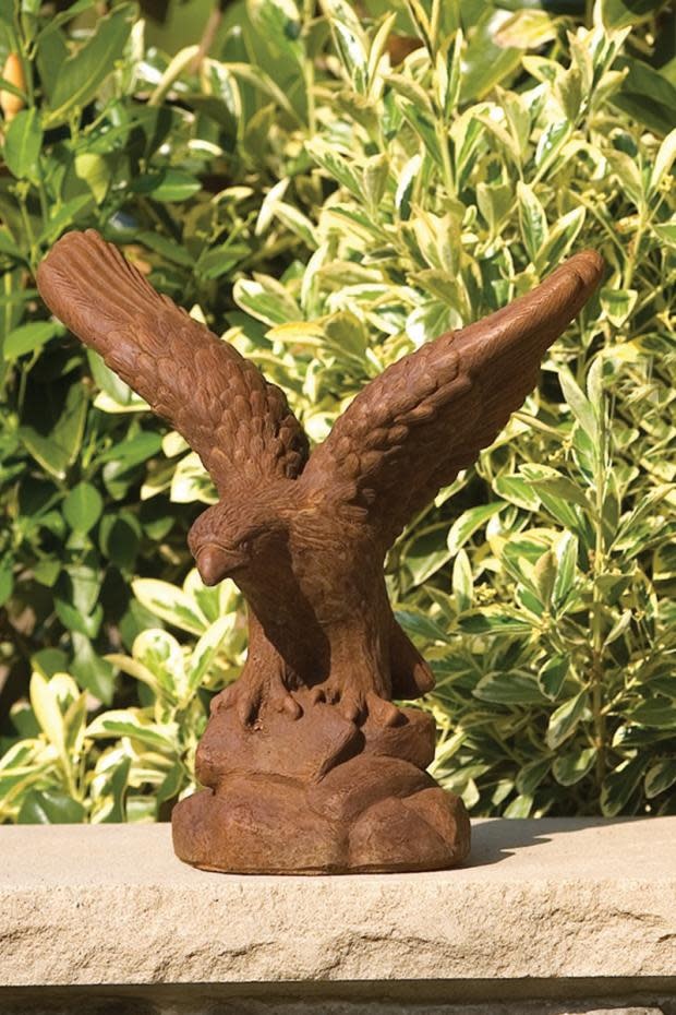 Eagle In Flight Statue - Garden Specialties