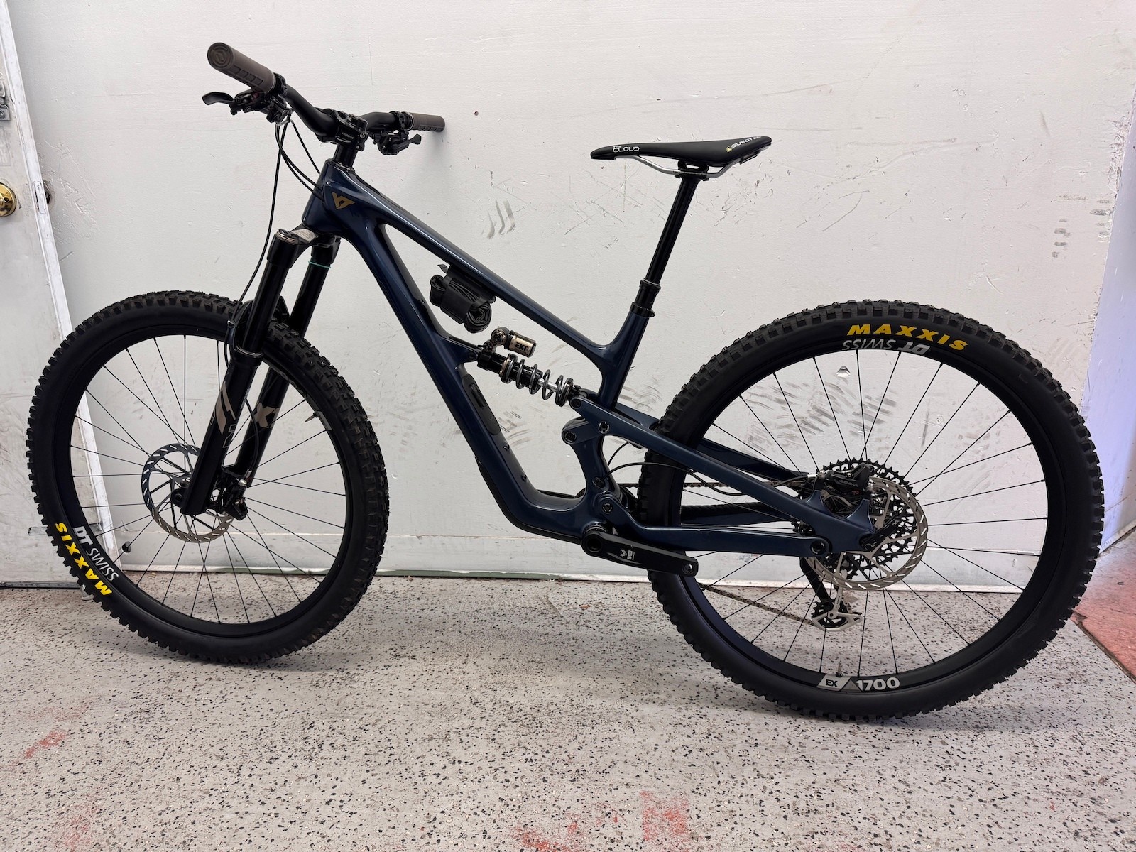 2025 YT Jeffsy Medium Custom Build - Chile Pepper Bike Shop