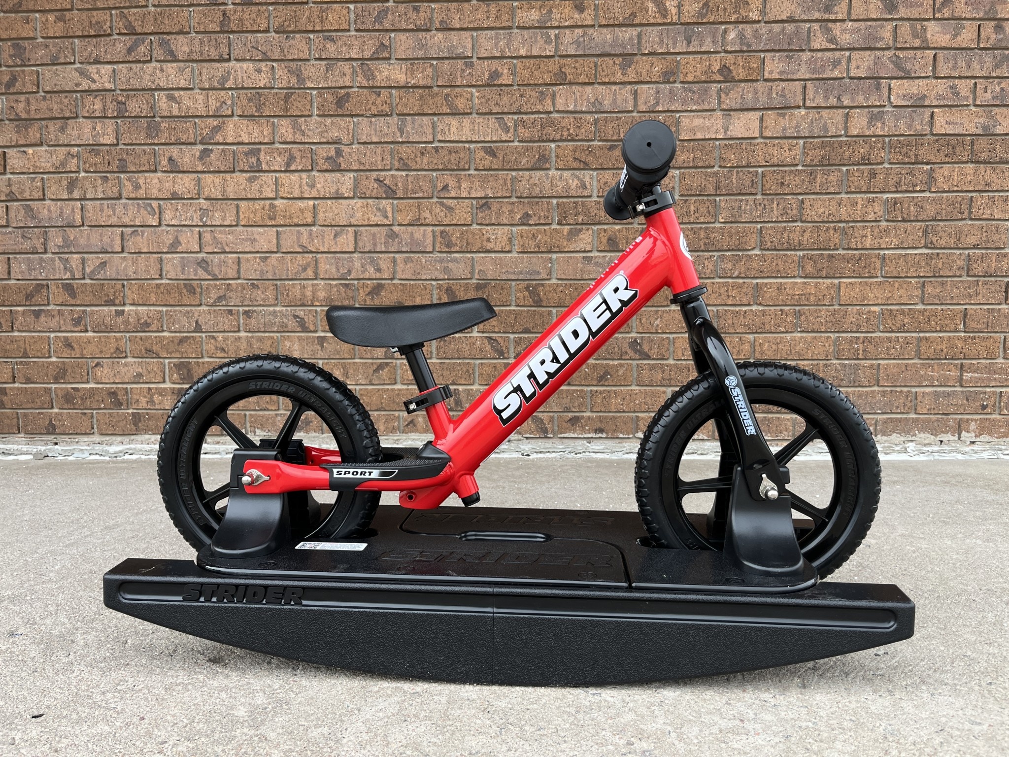 Strider 12 Sport Red + Rocking Base Bundle - Mountainview Cycling